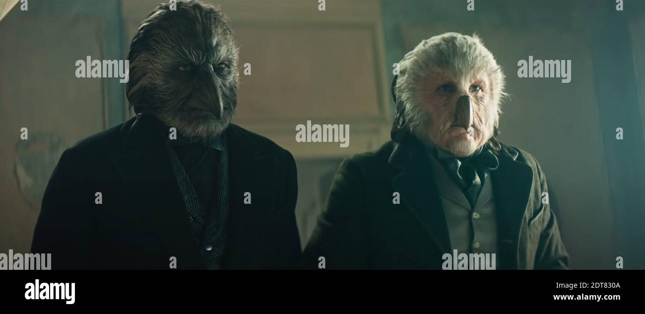 PINOCCHIO, from left: Massimiliano Gallo as The Crow, Gianfranco Gallo ...