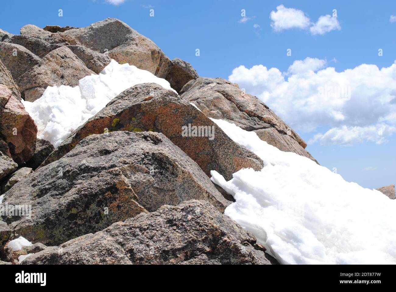 Snow topped rocks hi-res stock photography and images - Alamy