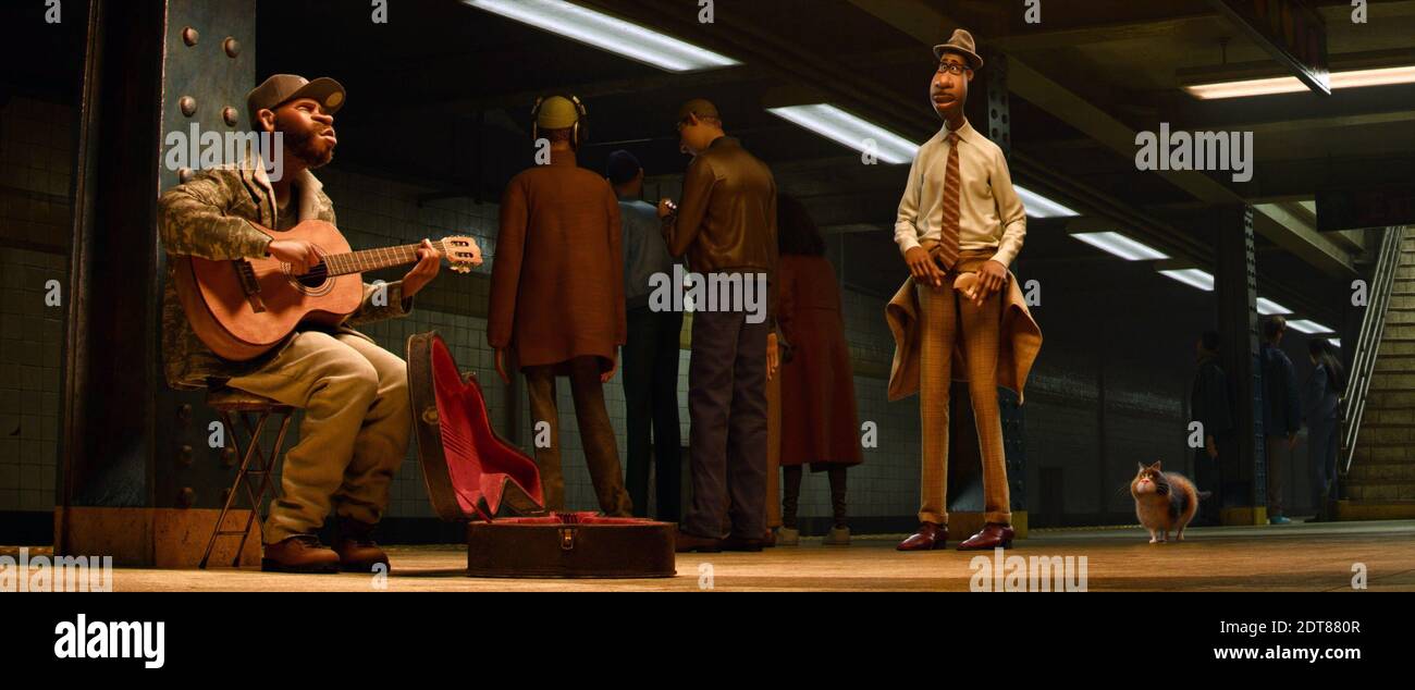 SOUL, glasses: Joe Gardner (voice: Jamie Foxx), cat: Mr. Mittens, 2020 ...