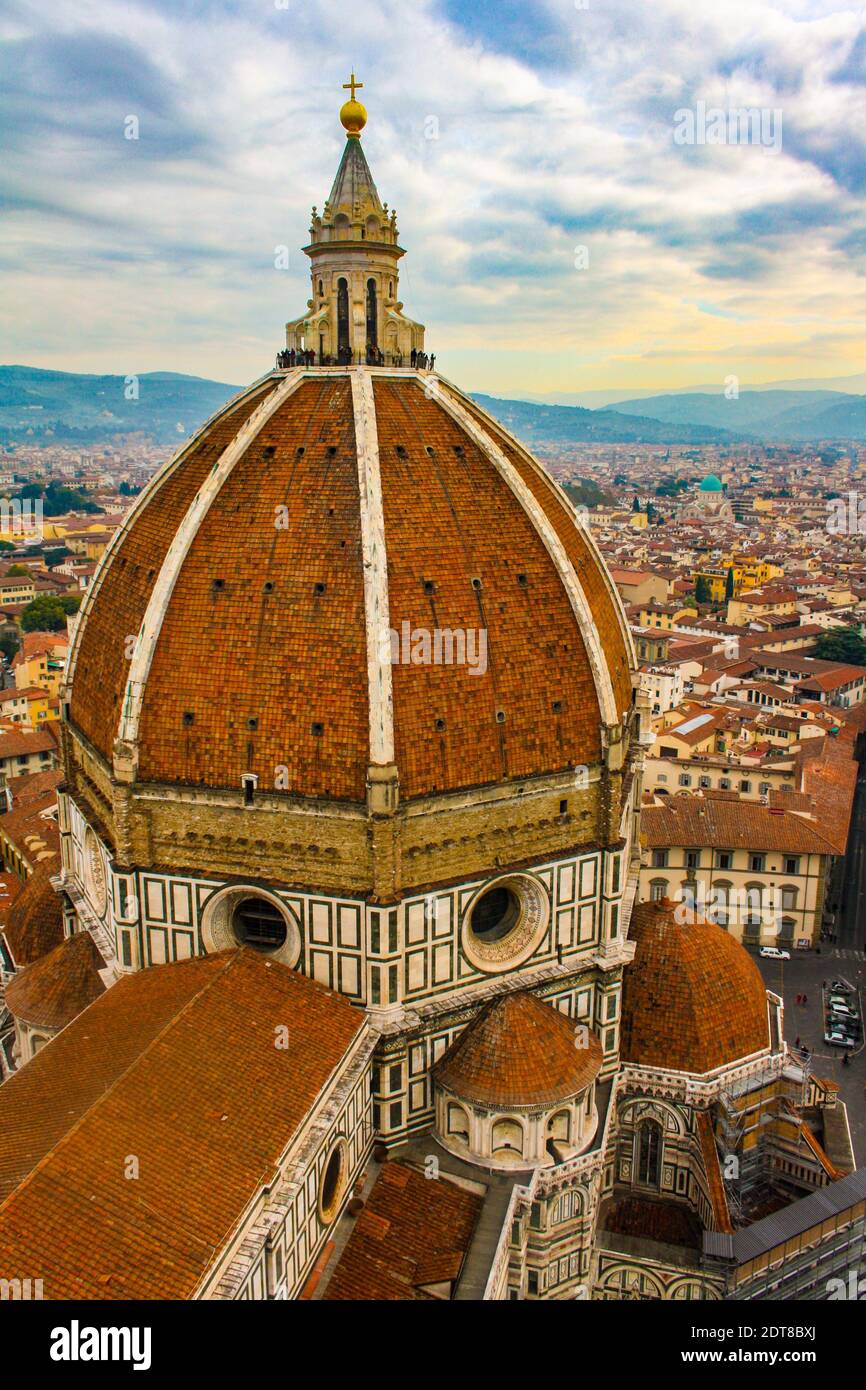 Florence italy restaurant autumn hi-res stock photography and images ...