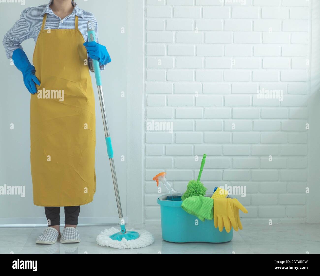 Mob Standing High Resolution Stock Photography and Images - Alamy