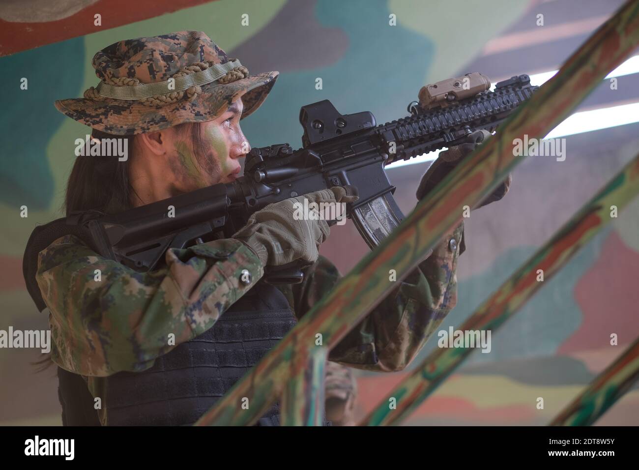 Indian army soldier rifle side view hi-res stock photography and images ...