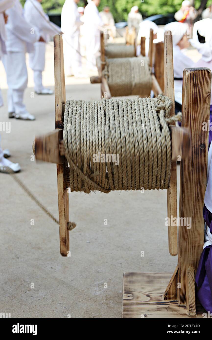 Loom large in the foreground hi-res stock photography and images - Alamy