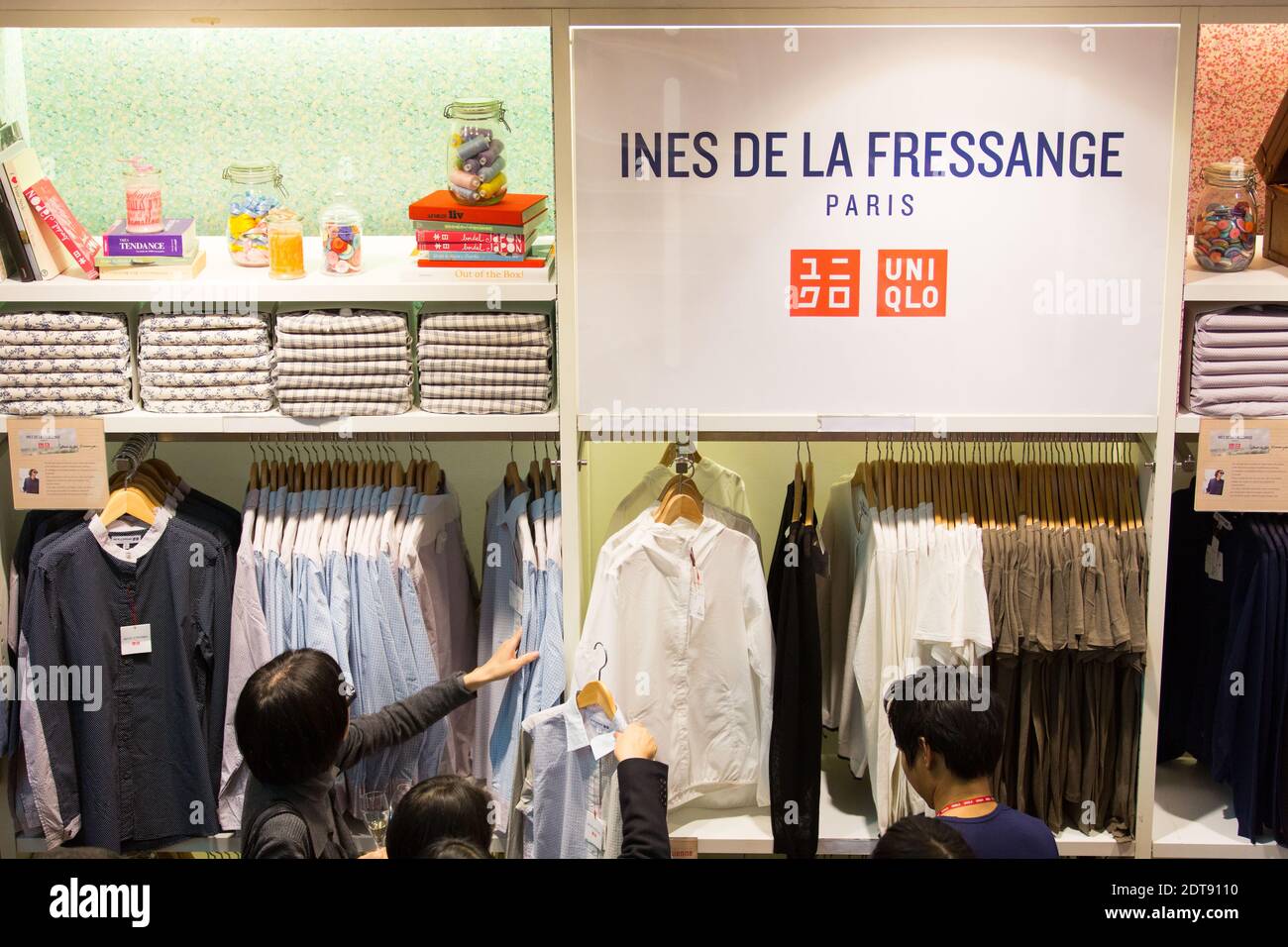 Uniqlo paris store hi-res stock photography and images - Alamy
