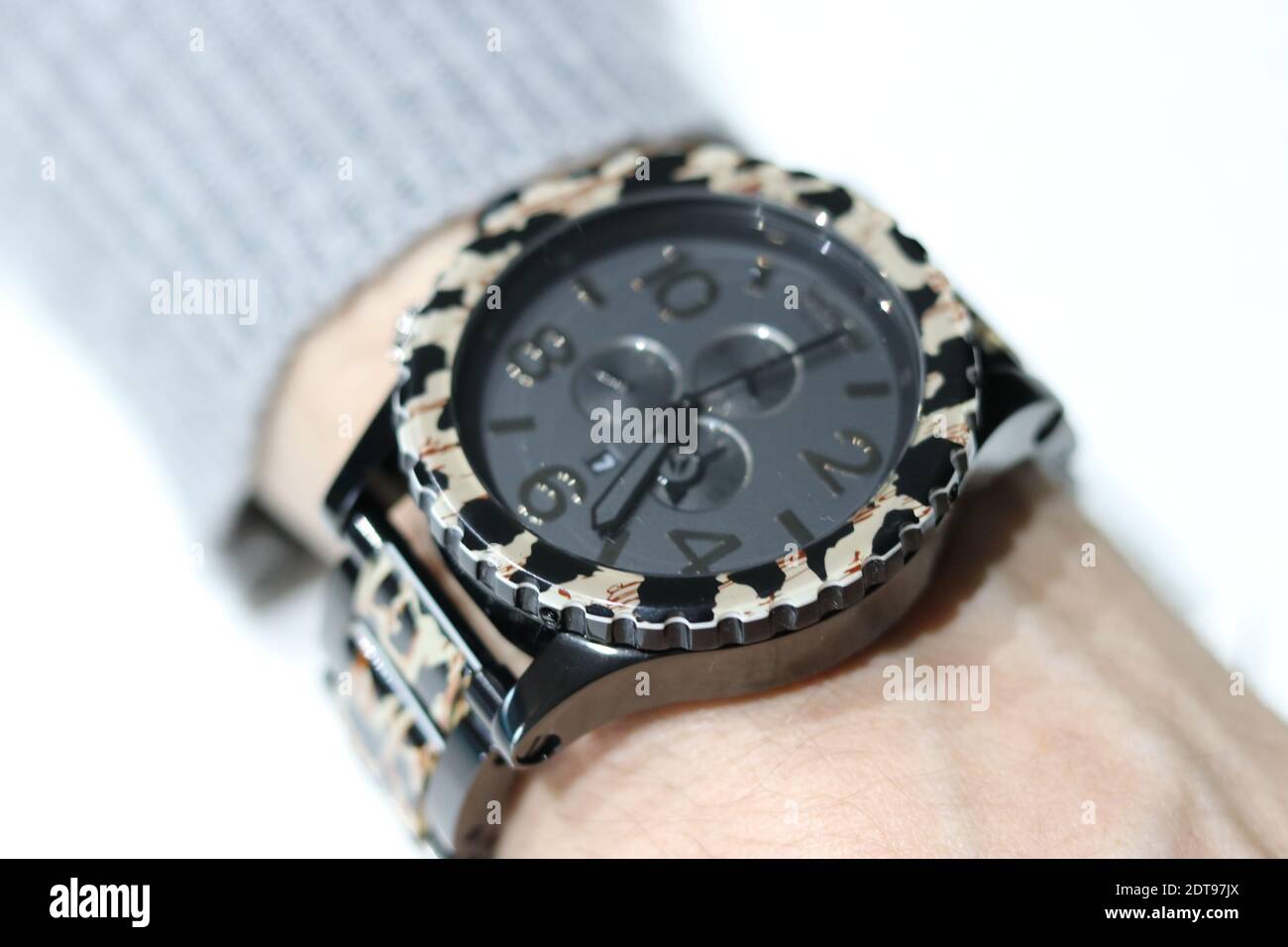 Men wearing watches hi-res stock photography and images - Alamy