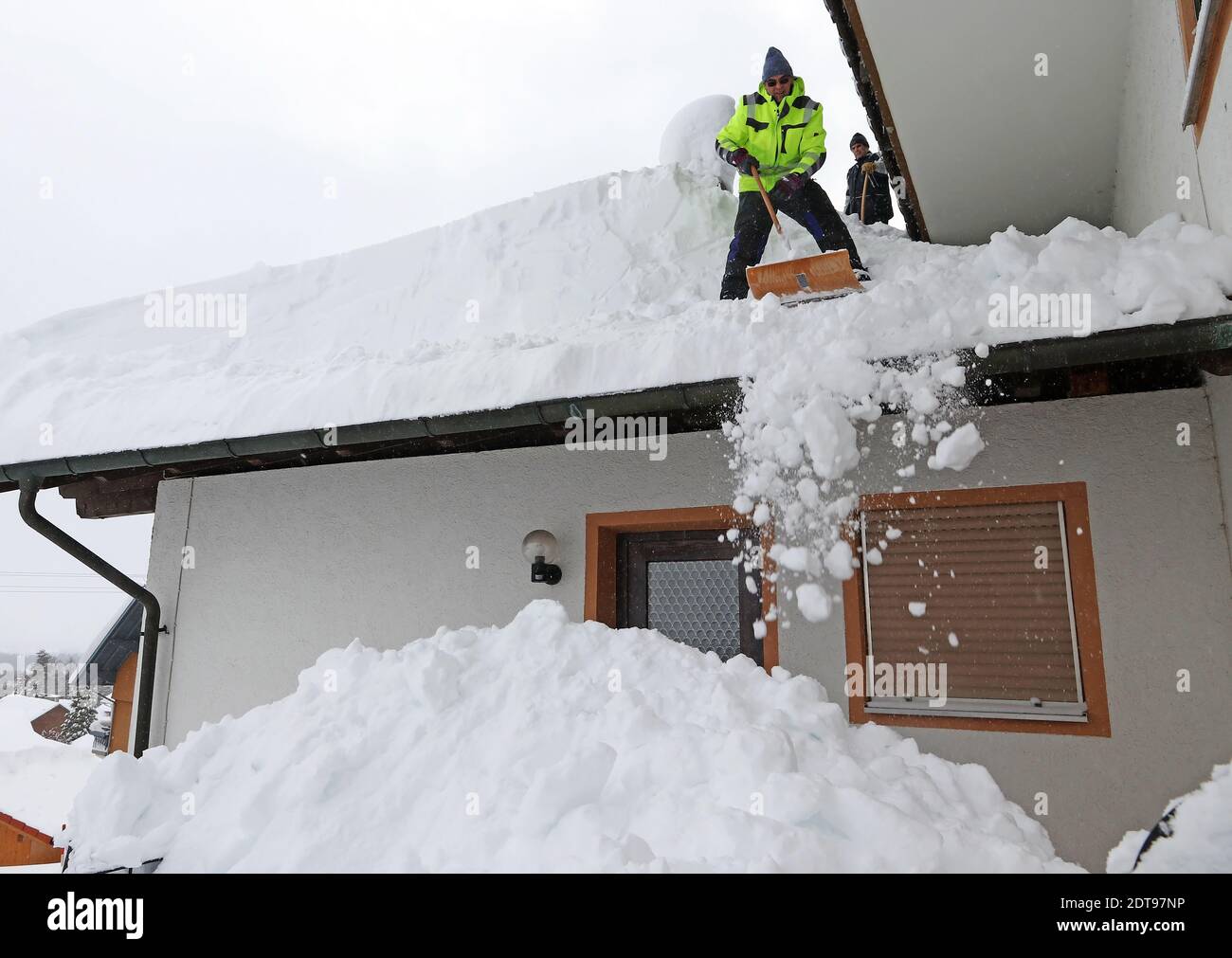 High snow load hi-res stock photography and images - Alamy