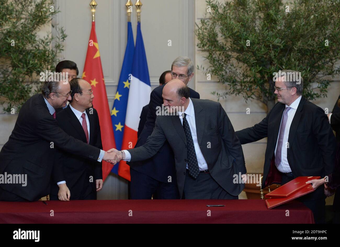 Robert Peugeot, Xu Ping, Philippe Varin, Pierre Moscovici and Jean ...