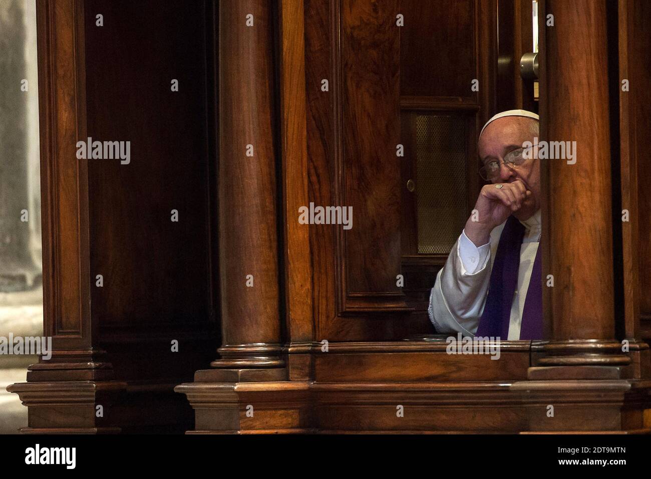Pope francis confession hi-res stock photography and images - Alamy