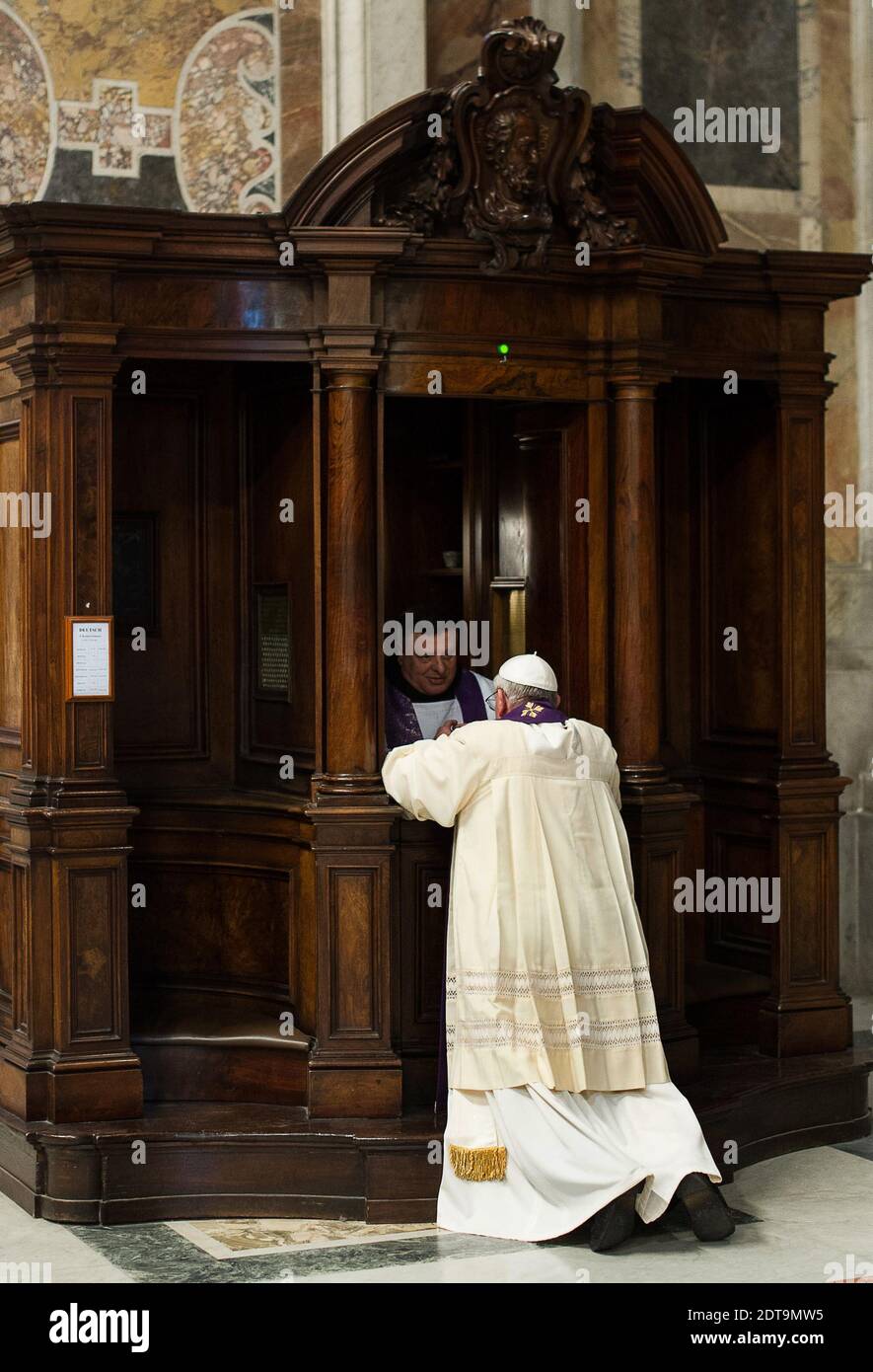Pope Francis went to confession in public at Saint Peter's basilica ...