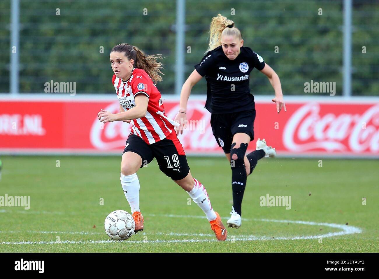 EINDHOVEN, NETHERLANDS - DECEMBER 20: (L-R): Jeslynn Kuijpers of PSV ...