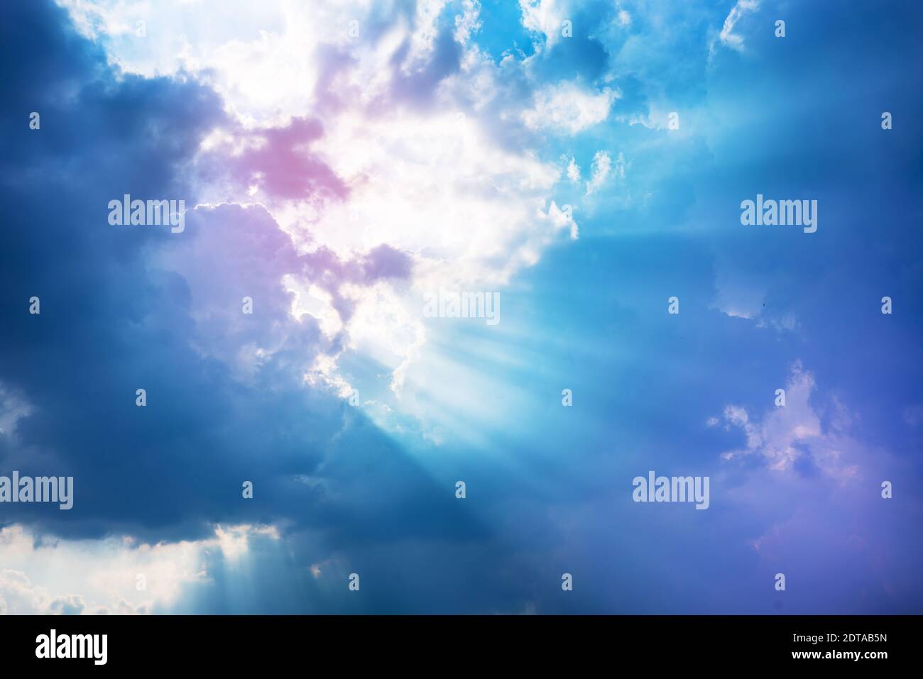 Light rays streaming through clouds hi-res stock photography and images ...