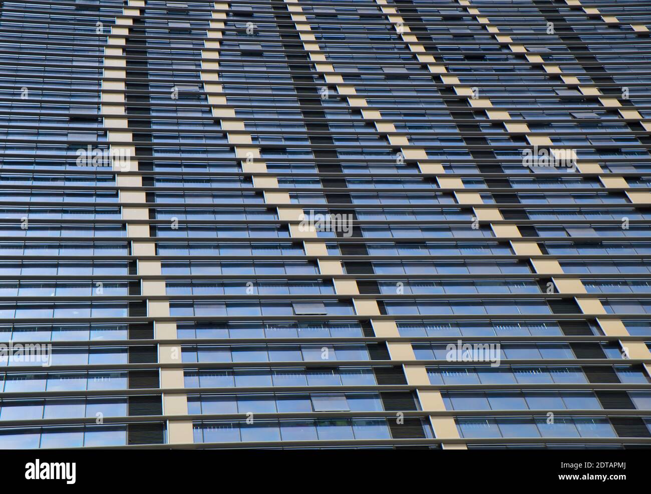 office building from below Stock Photo - Alamy