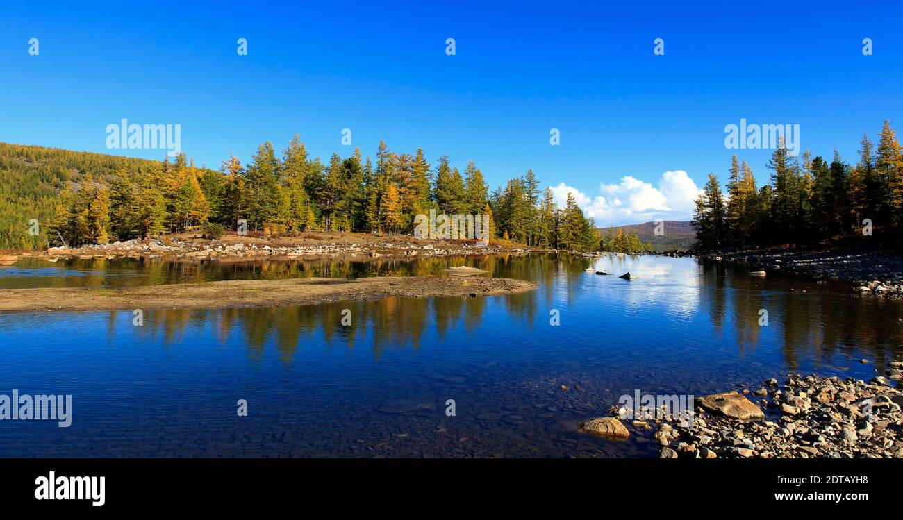 Taiga lake hi-res stock photography and images - Alamy