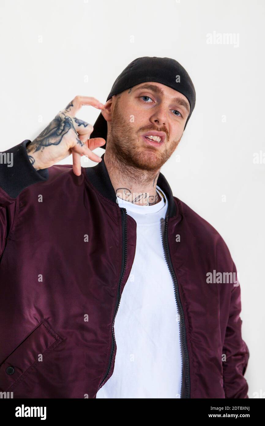 Rapper clothing hi-res stock photography and images - Alamy