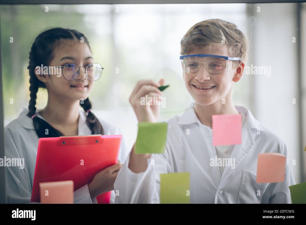 13 note hi-res stock photography and images - Alamy