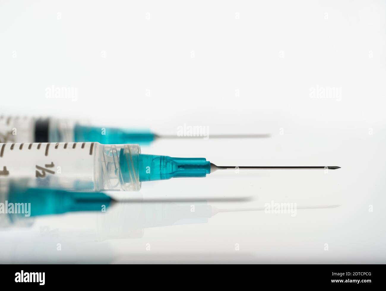 Vaccination needles hi-res stock photography and images - Alamy