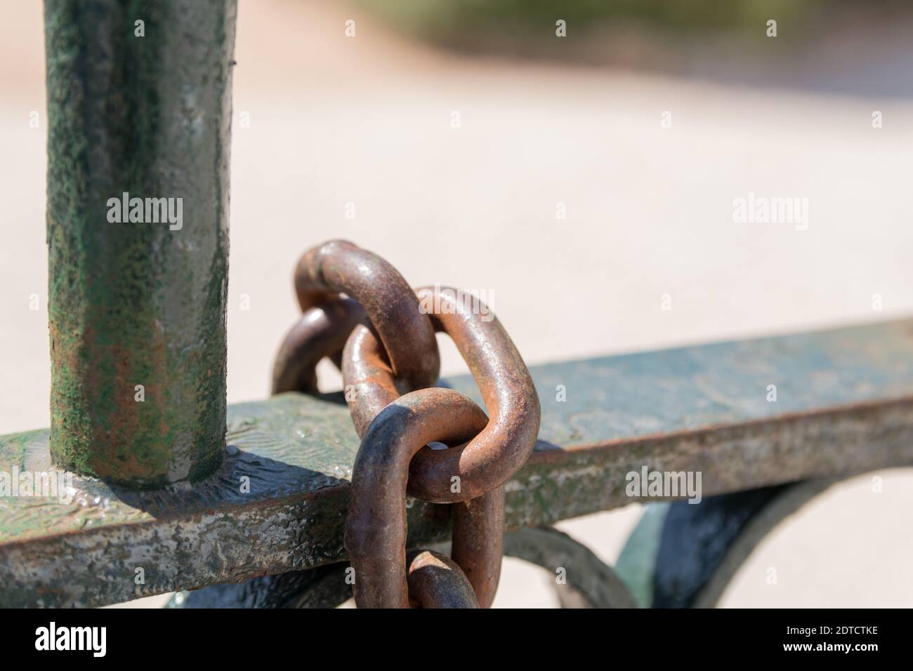 Iron chain railing hi-res stock photography and images - Alamy