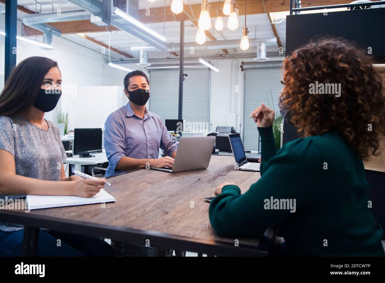 Face masks in the workplace hi-res stock photography and images - Alamy