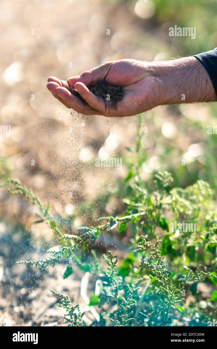 Falling soil hi-res stock photography and images - Alamy
