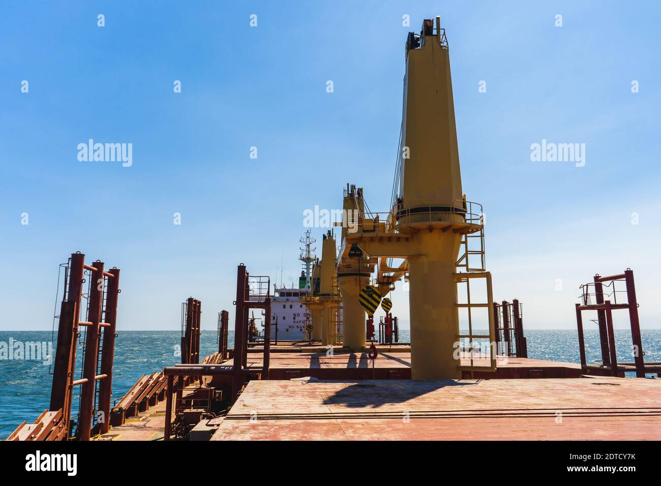 Oil rig column hi-res stock photography and images - Alamy