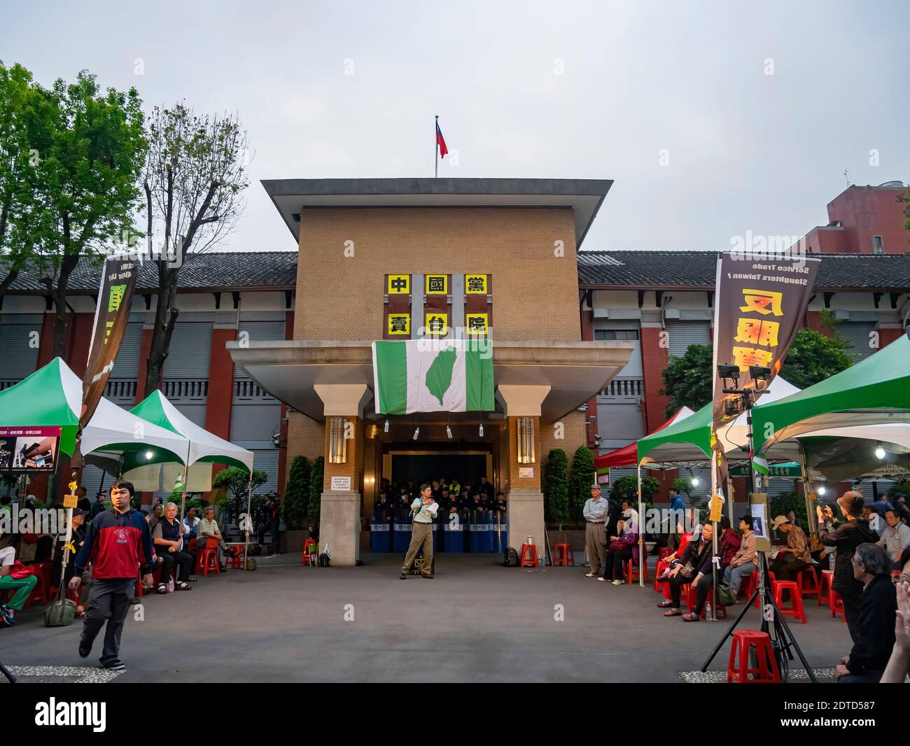 Taipei, MAR 20, 2014 - Event of the speical Sunflower Student Movement ...