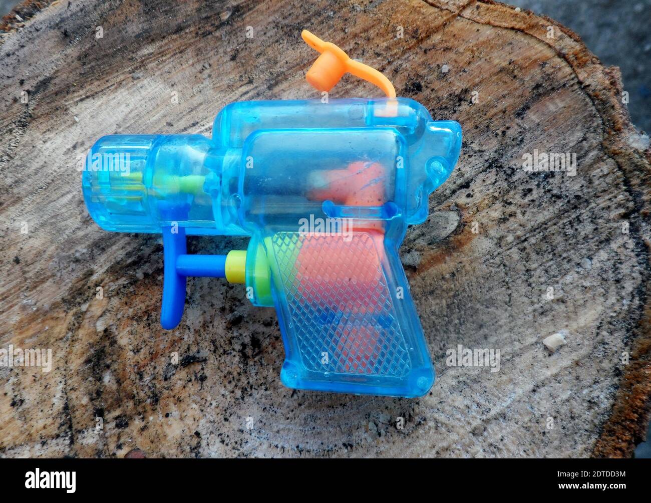 Blue water gun hi-res stock photography and images - Alamy