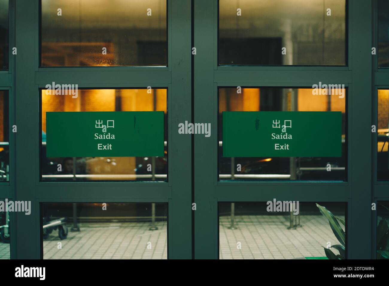 Exit sign doors hi-res stock photography and images - Alamy