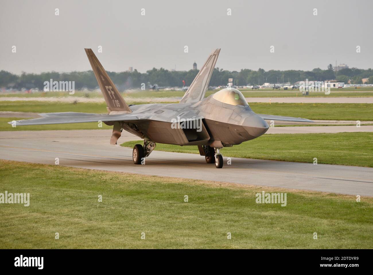 F-22 Raptor in flight demonstration featuring lethal capabilities of ...