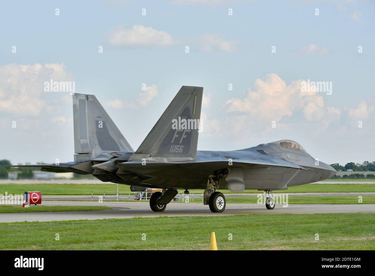F-22 Raptor in flight demonstration featuring lethal capabilities of ...