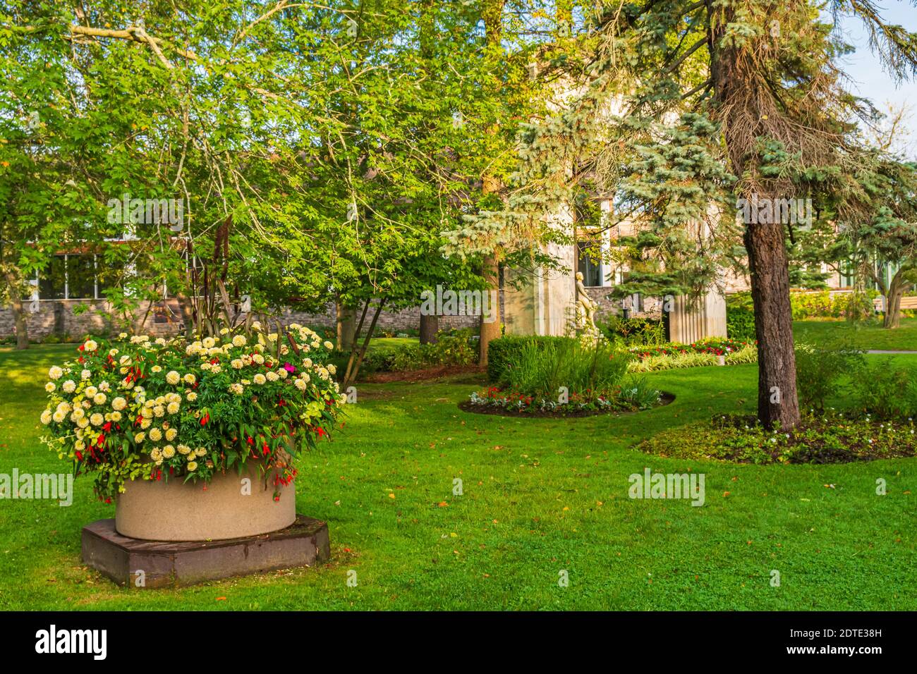 Guild inn gardens hi-res stock photography and images - Alamy