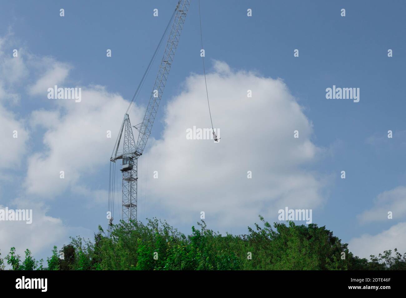 Bungee jumping from a crane hi-res stock photography and images - Alamy