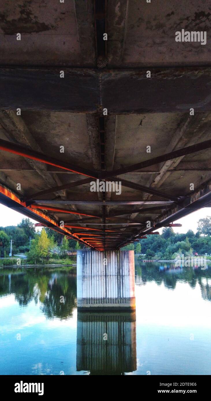 Lake reflection below bridge architecture hi-res stock photography and ...