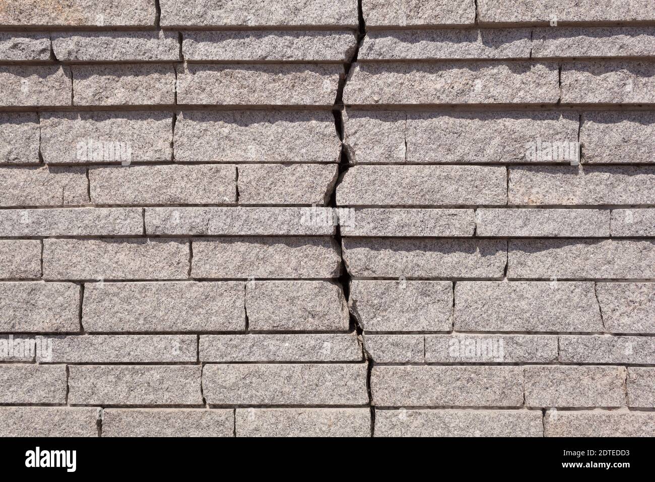 Fractured granite wall hi-res stock photography and images - Alamy