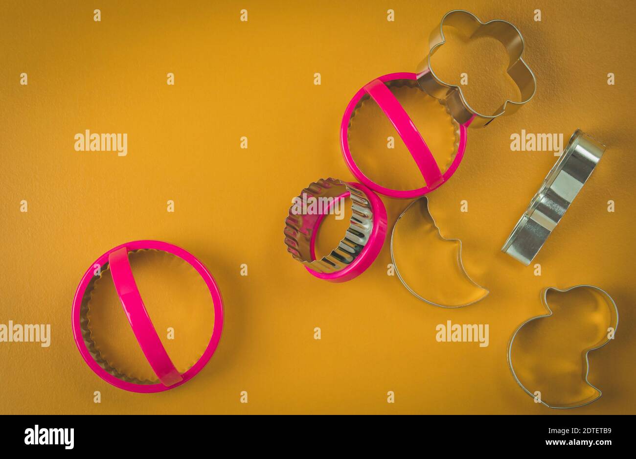 Gingerbread cookie cutter as background for text Stock Photo - Alamy