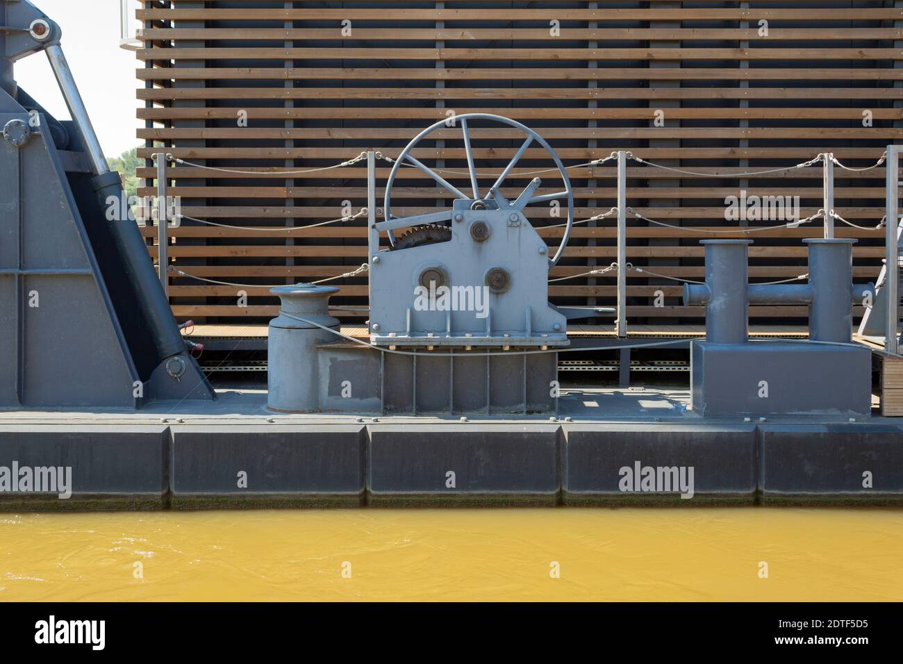Mooring mechanism hi-res stock photography and images - Alamy