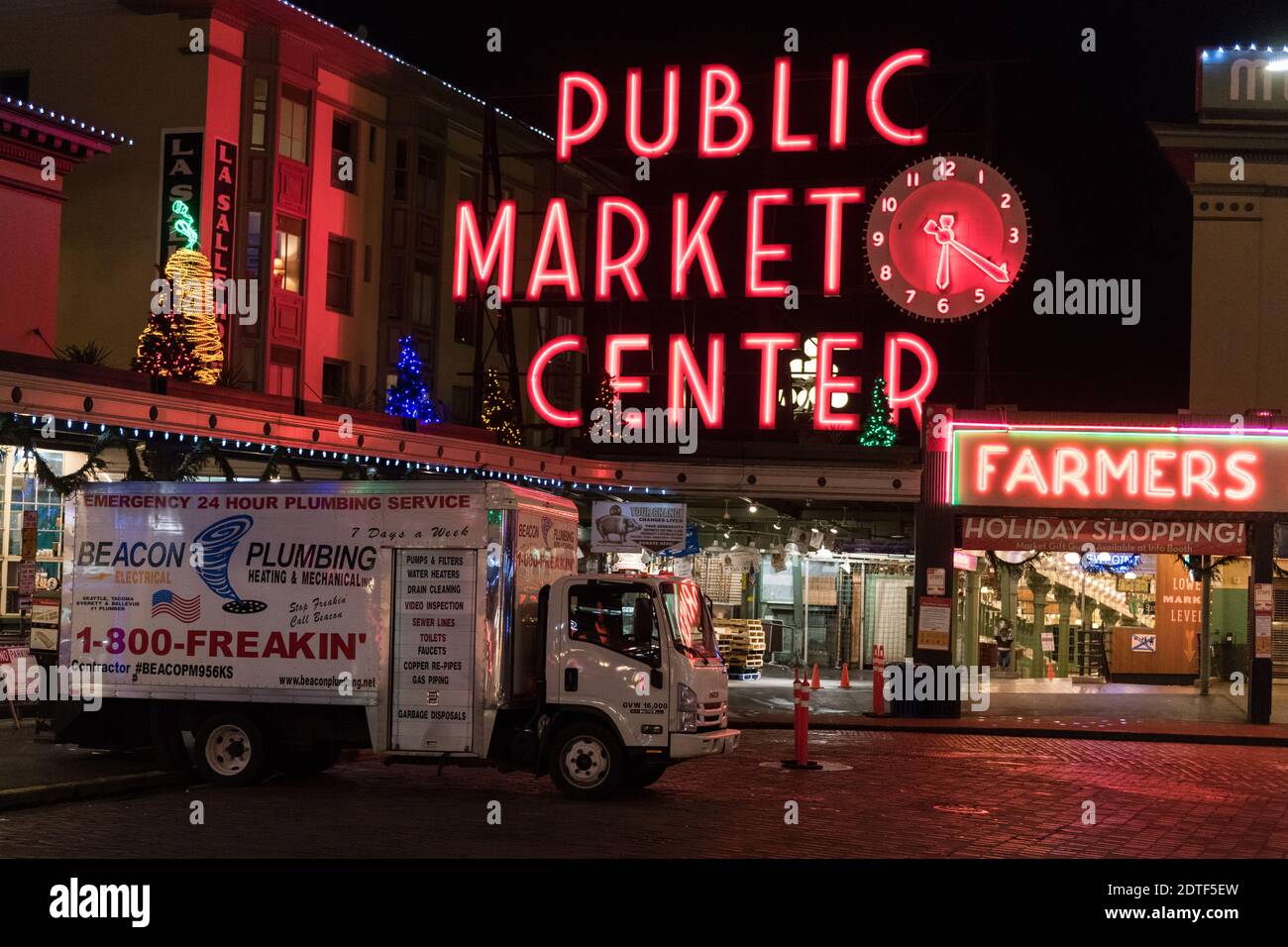 Wet market tourism people horizontal hi-res stock photography and ...
