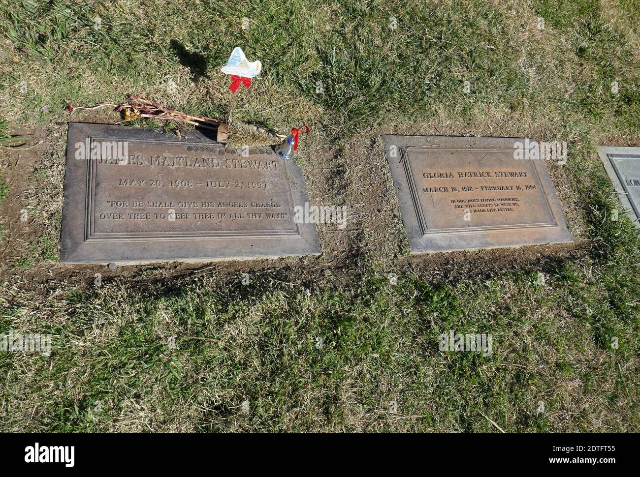 Jimmy stewart its a wonderful life hi-res stock photography and images ...