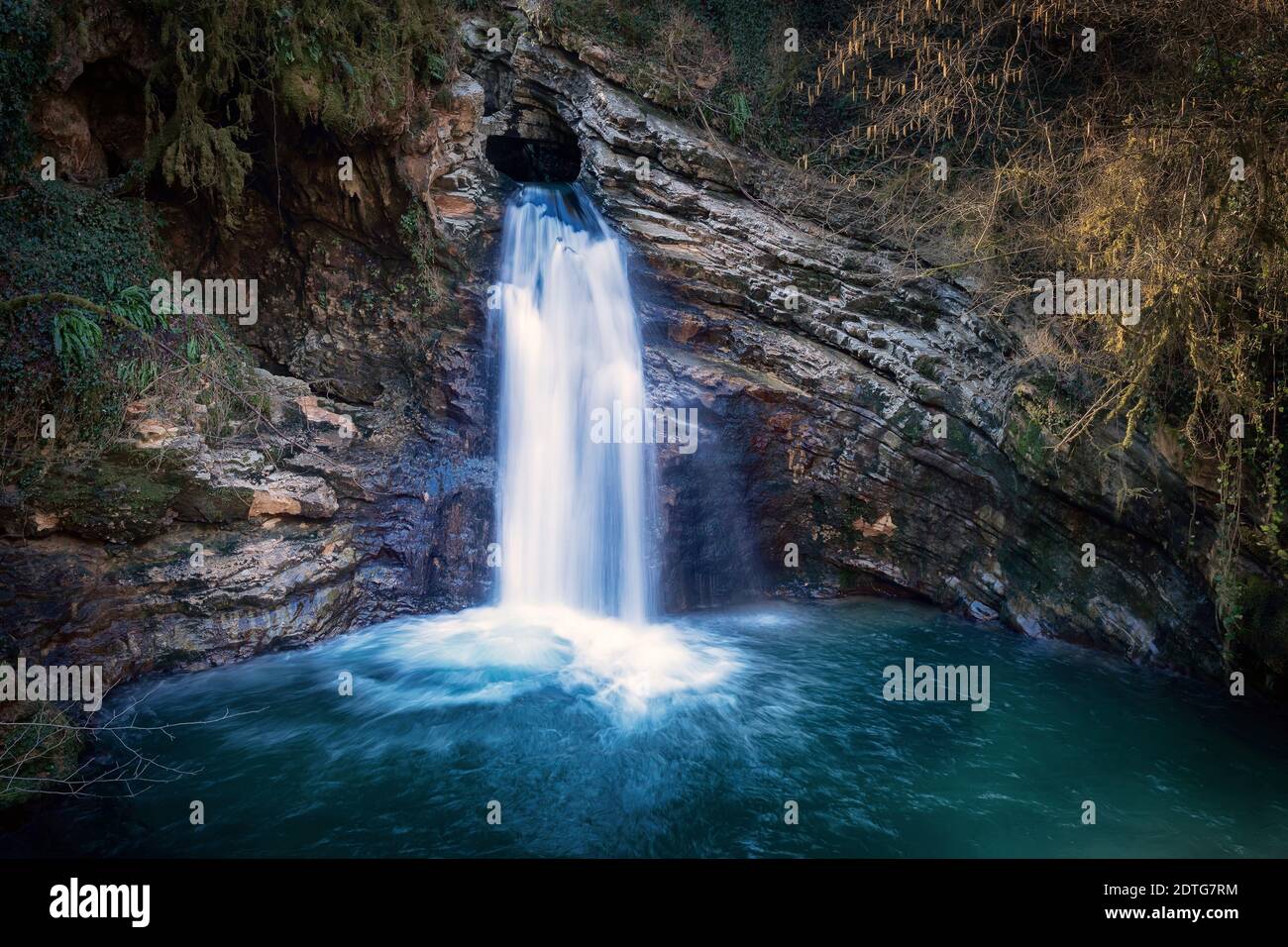Hole falling through hi-res stock photography and images - Alamy