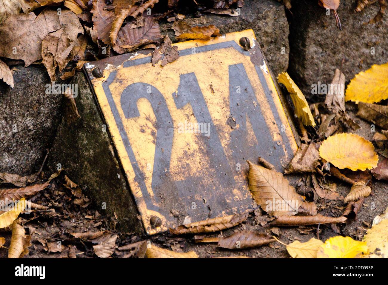 Old parking sign hi-res stock photography and images - Alamy