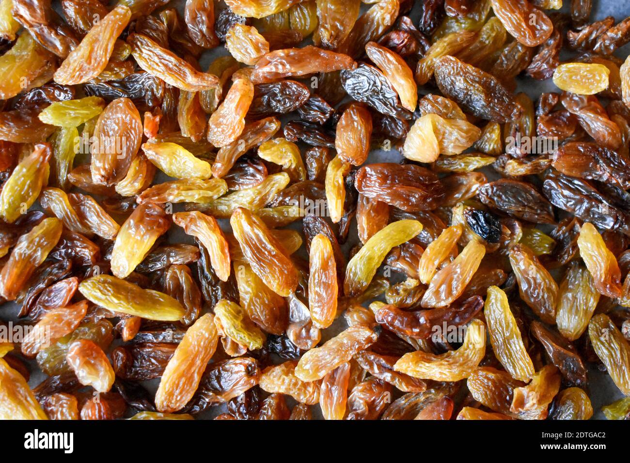Lots of raisins close-up in the whole frame Stock Photo - Alamy