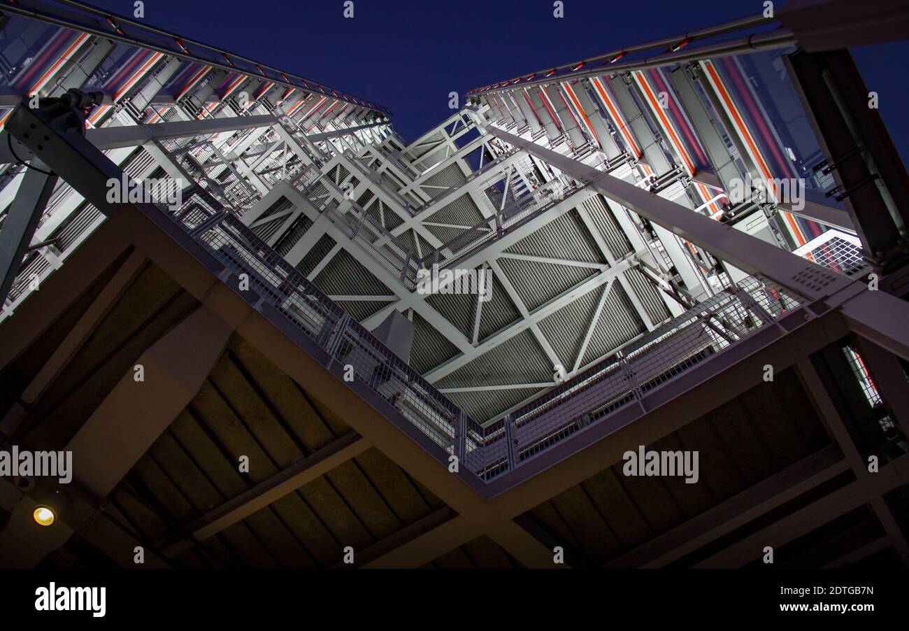 Pinnacle of the shard hi-res stock photography and images - Alamy