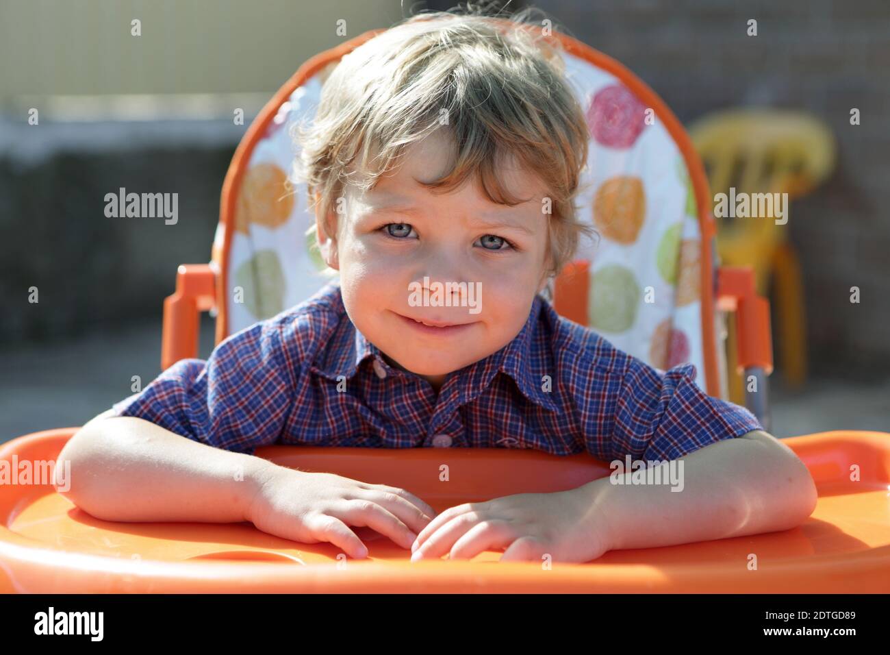 Child high chair in cafe hi-res stock photography and images - Alamy