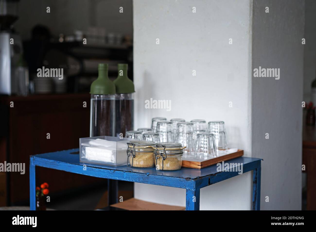 Self serve kiosk hi-res stock photography and images - Alamy