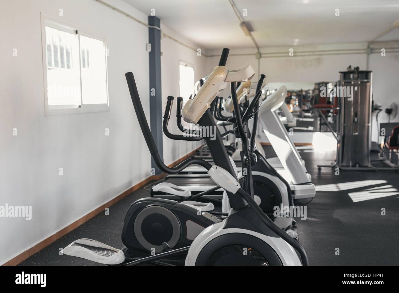 Body building machines hi-res stock photography and images - Alamy