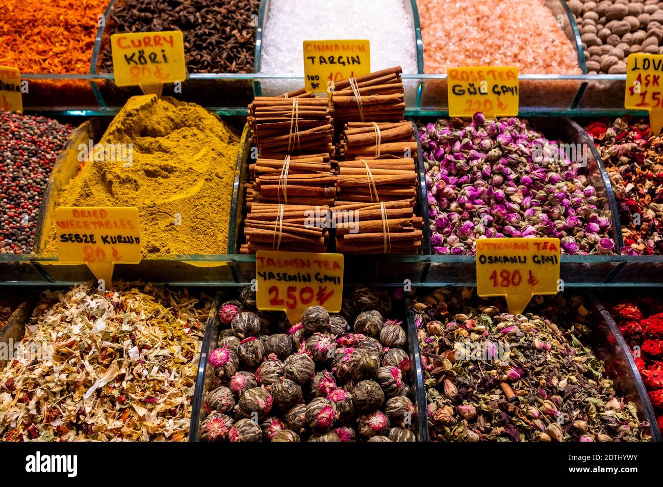 Showcase with spices in the Turkish bazaar Stock Photo - Alamy