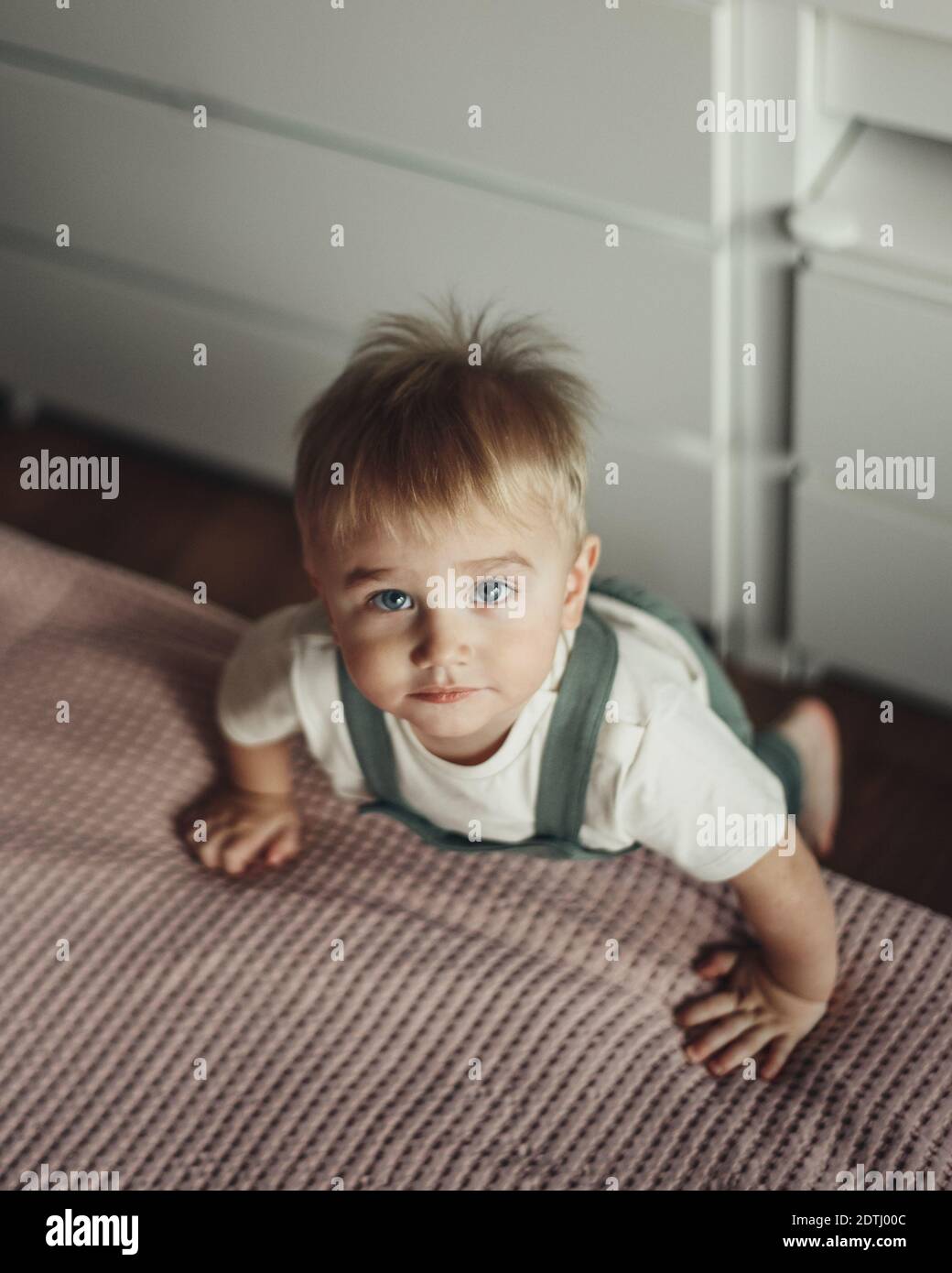 Baby behind desk hi-res stock photography and images - Alamy