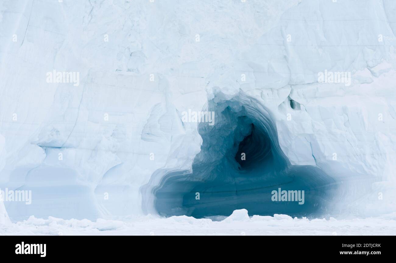 Icebergs frozen into the sea ice of the Uummannaq Fjordsystem during ...