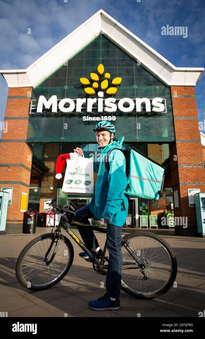 Deliveroo morrisons hi-res stock photography and images - Alamy