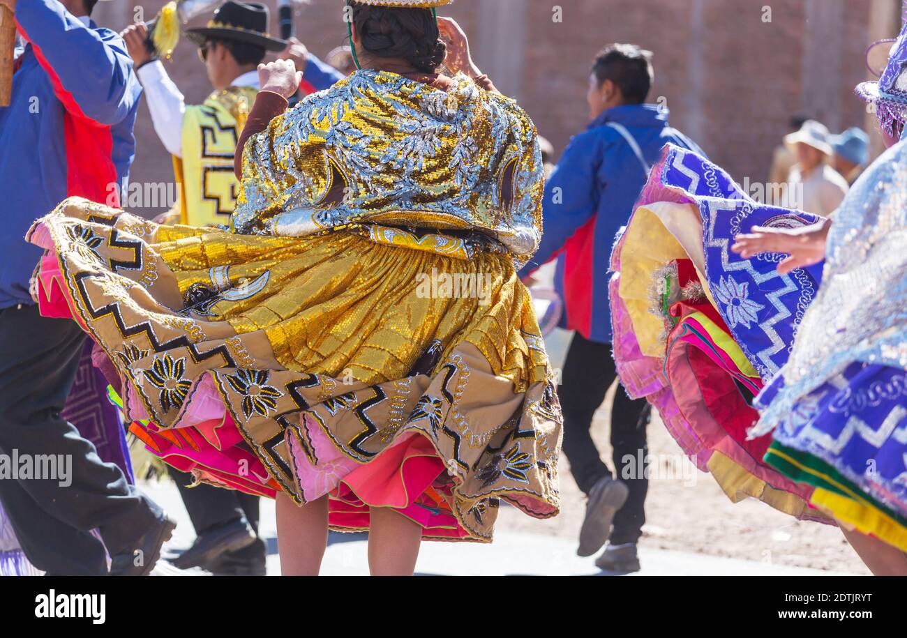 Authentic peruvian dance in Titicaca region Stock Photo - Alamy