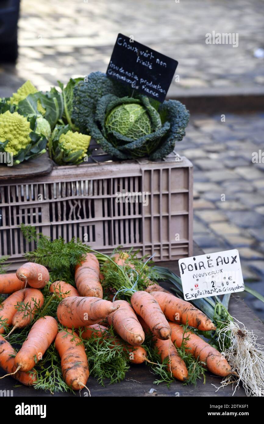 Food market in Honfleur - Calvados - France Stock Photo - Alamy